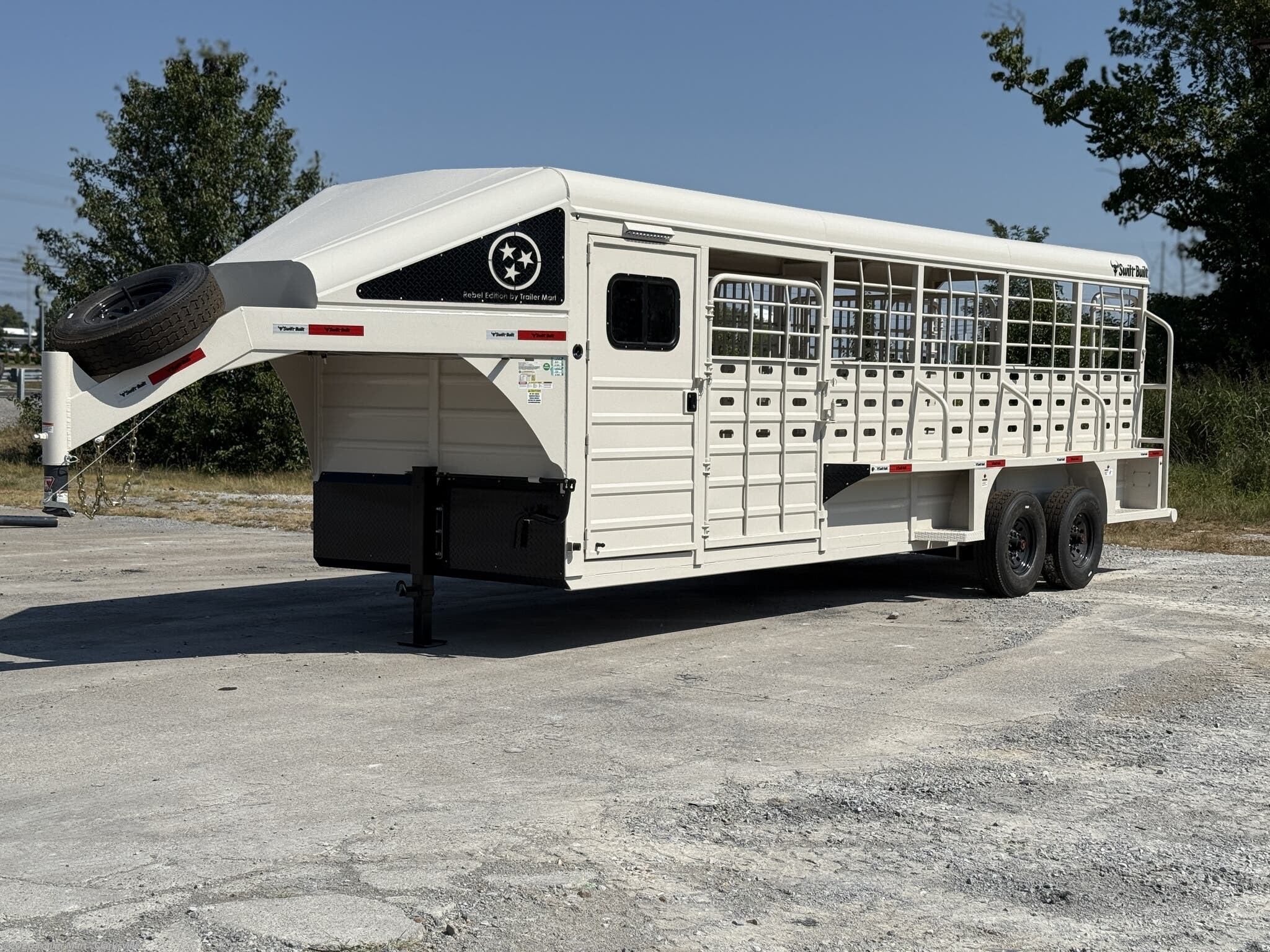 2026 Swift Built 24' Swift Stock / Tack 3 Horse Hauler