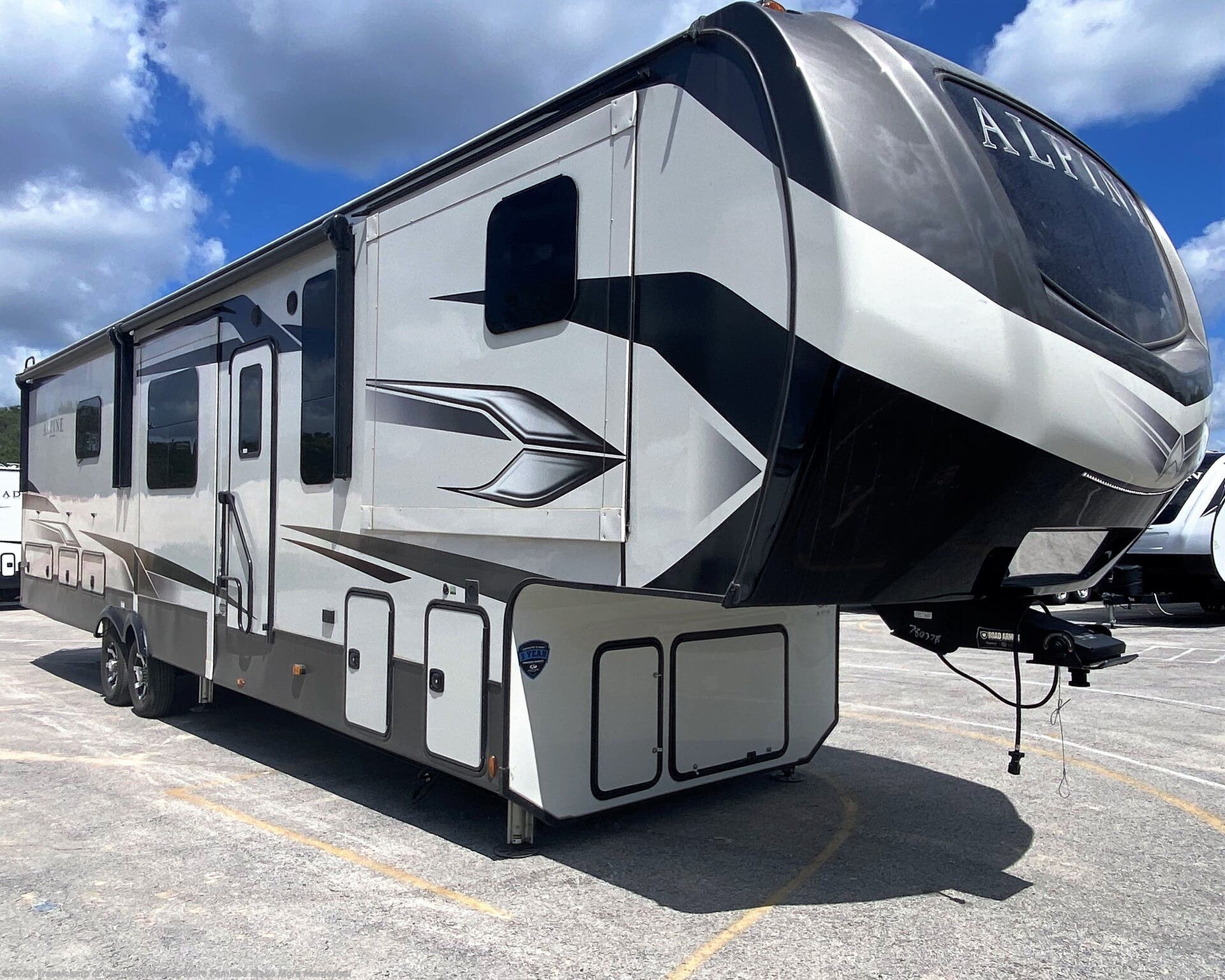 2023 Keystone Alpine 3790FK #KRAL80376 - For Sale in Clermont, FL