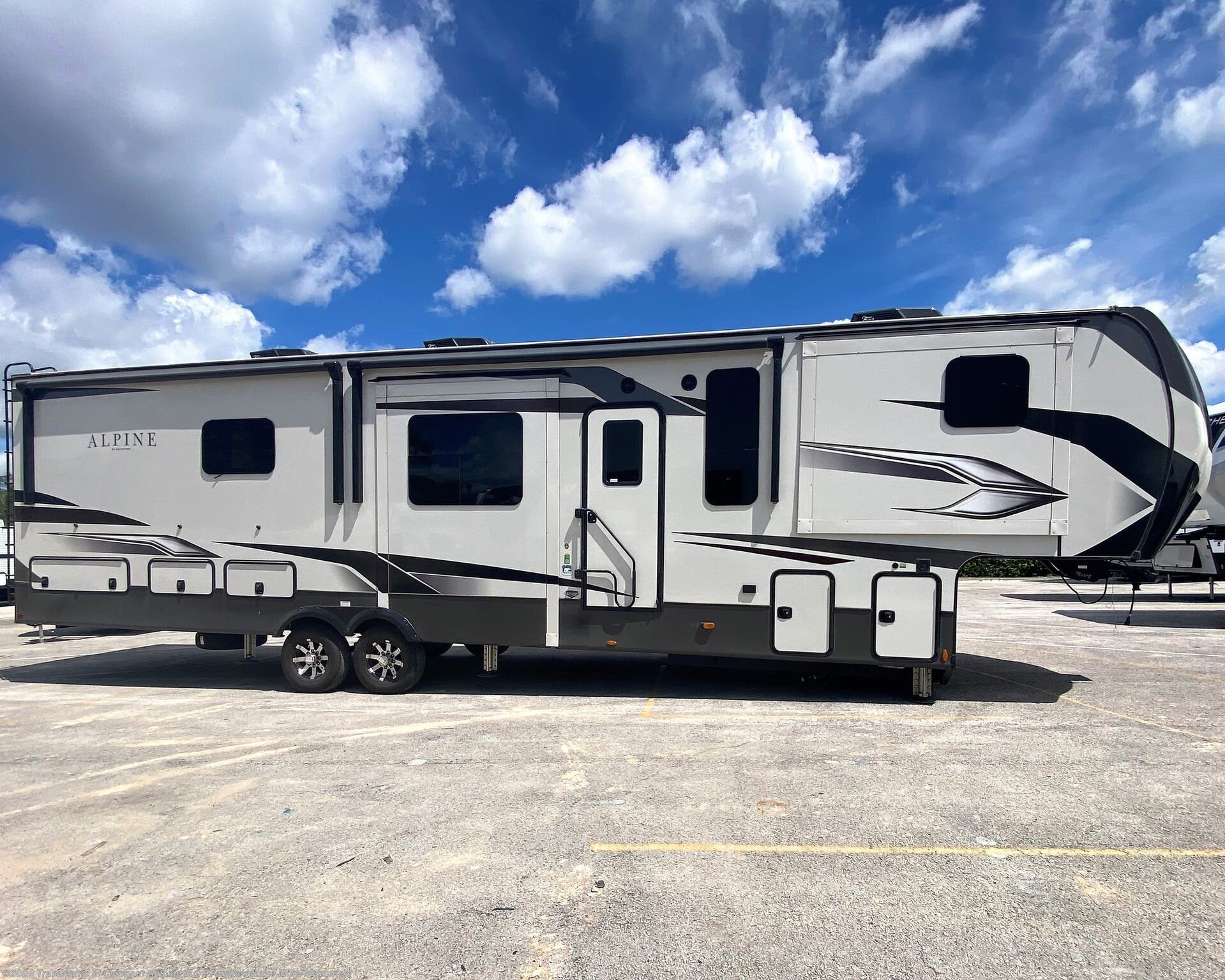 2023 Keystone Alpine 3790FK #KRAL80376 - For Sale in Clermont, FL