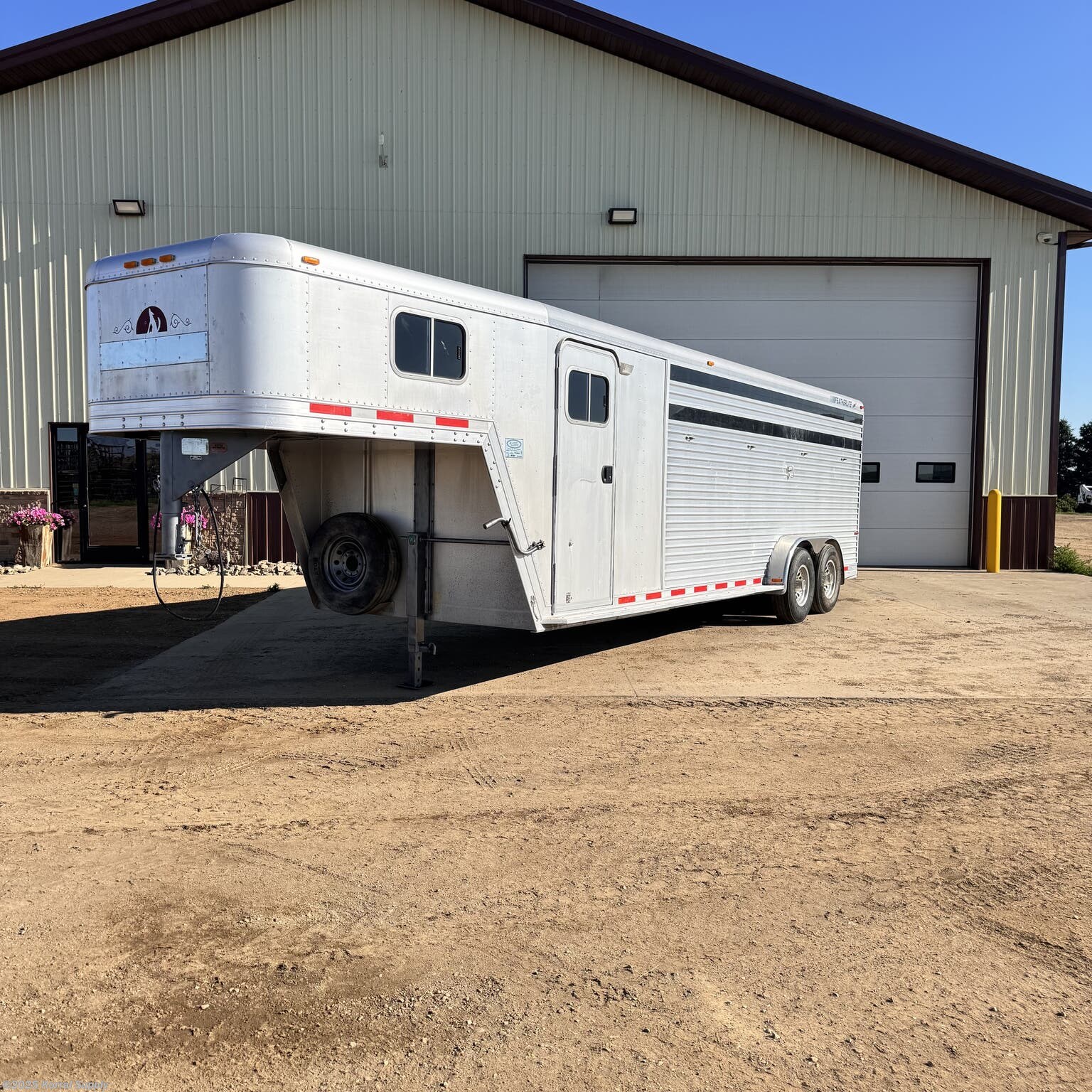 2000 Featherlite 24' Stock Combo - 2 Compartments