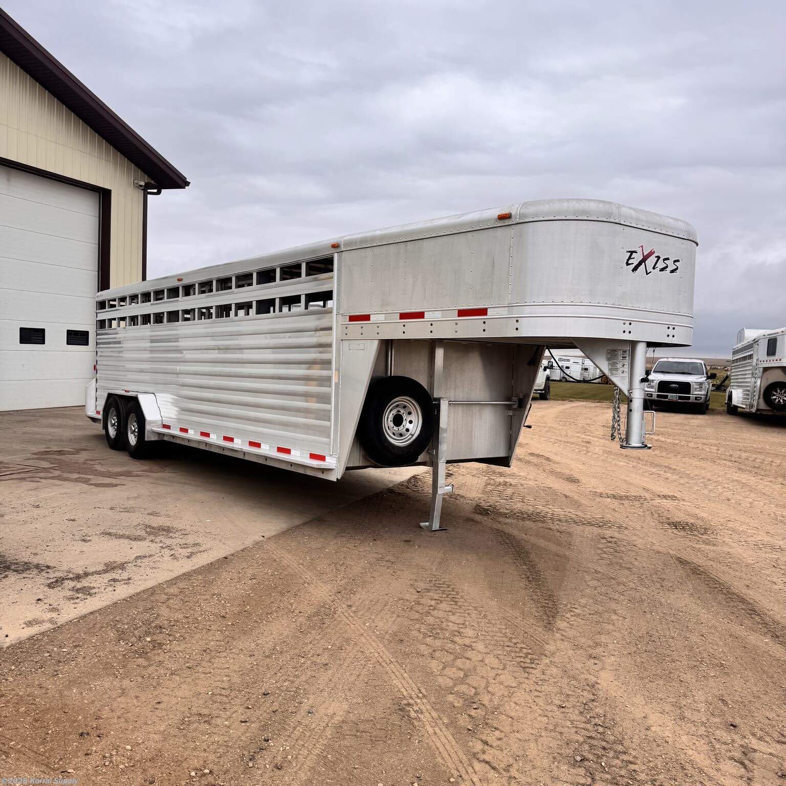 2014 Exiss 24' Livestock Trailer - 3 Compartments