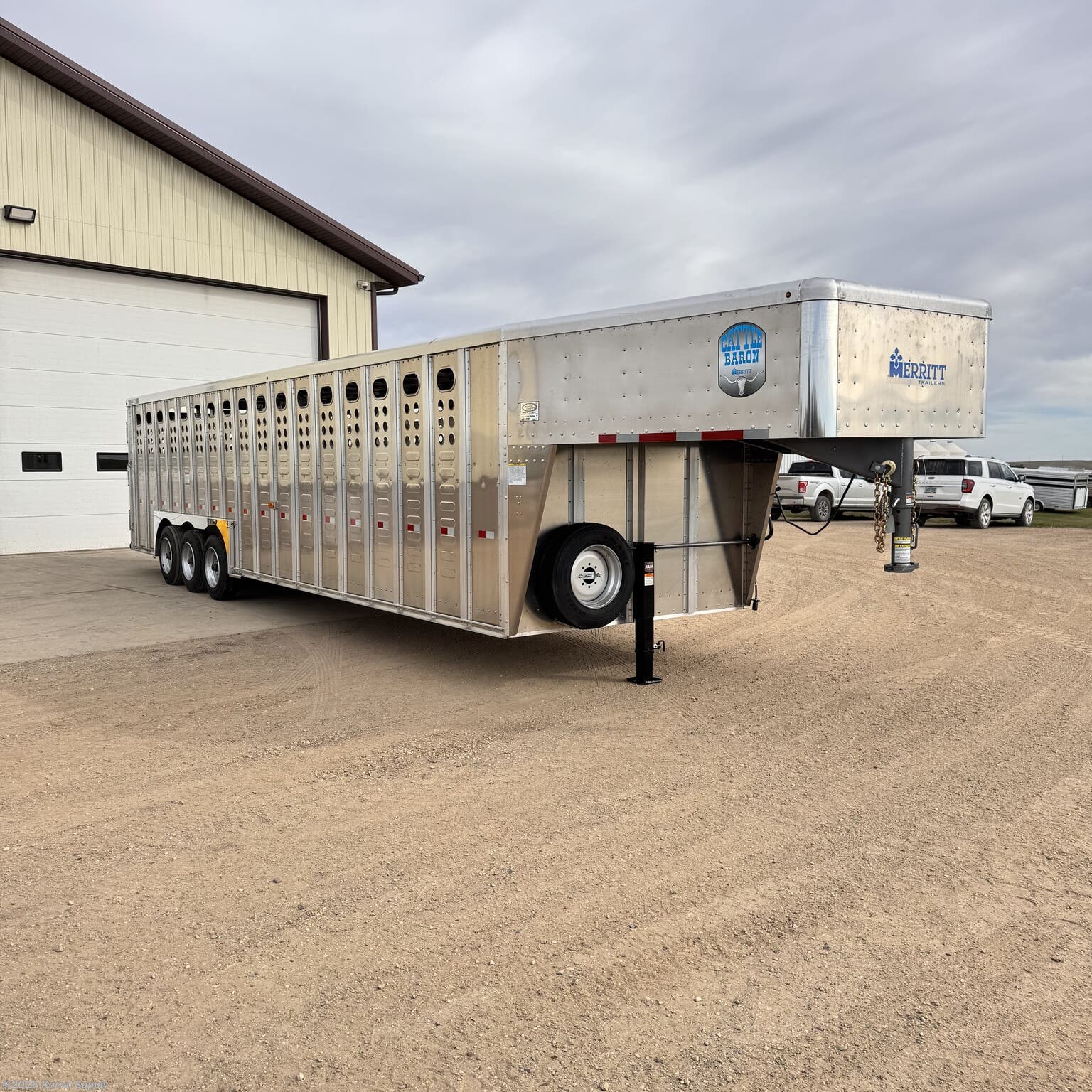 2026 Merritt 32' Livestock Trailer - 3 Compartments