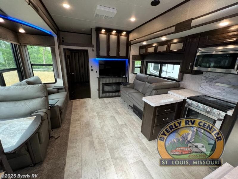 2020 Grand Design Momentum M395 RV for Sale in Eureka, MO 63025 | 17828 ...