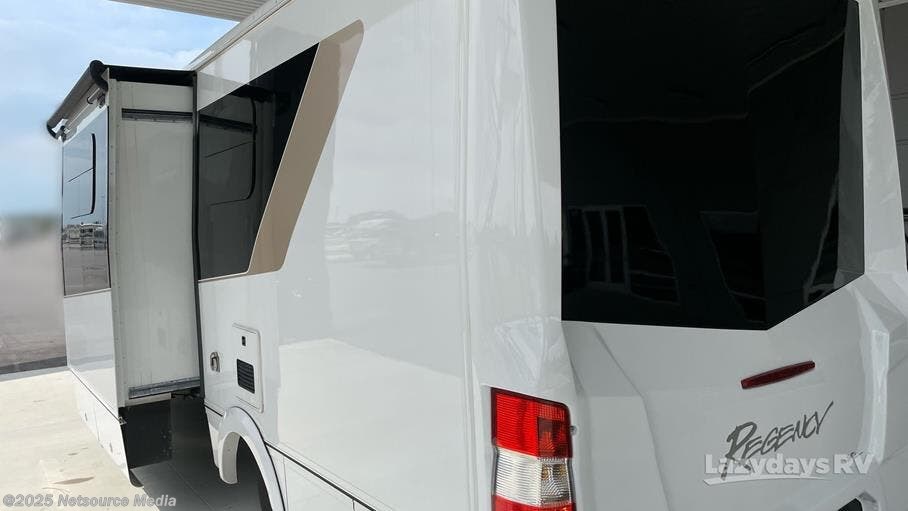 2021 Regency Ultra Brougham UB25MB RV for Sale in Fort Pierce, FL 34945 ...