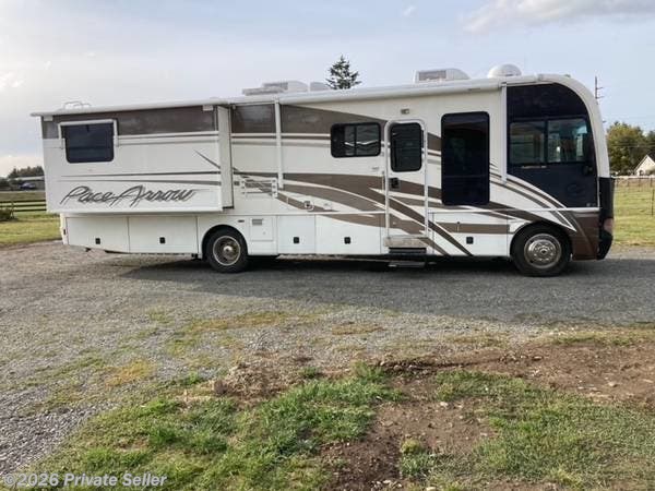 2004 Fleetwood Pace Arrow Living room and bedroom slideouts, queen size ...