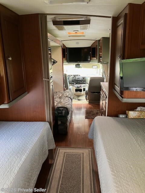 2014 Phoenix Cruiser 2551 Twin Beds. rear bath, center kitchen, dual ...