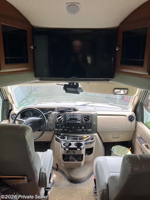 2014 Phoenix Cruiser 2551 Twin Beds. rear bath, center kitchen, dual ...