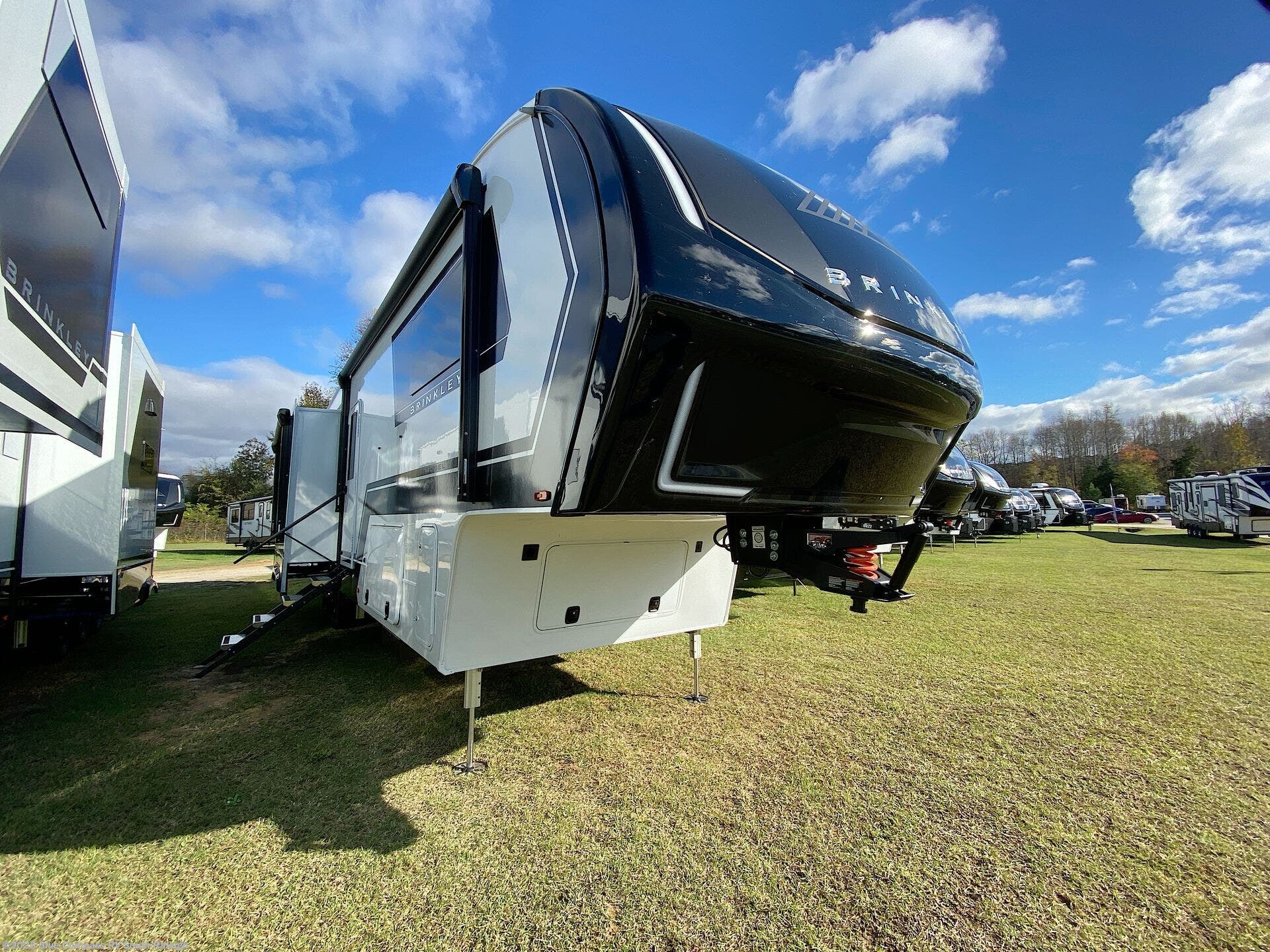 2025 Brinkley RV Model Z 3400 RV for Sale in Benson, NC 27504 | T100759 | RVUSA.com Classifieds