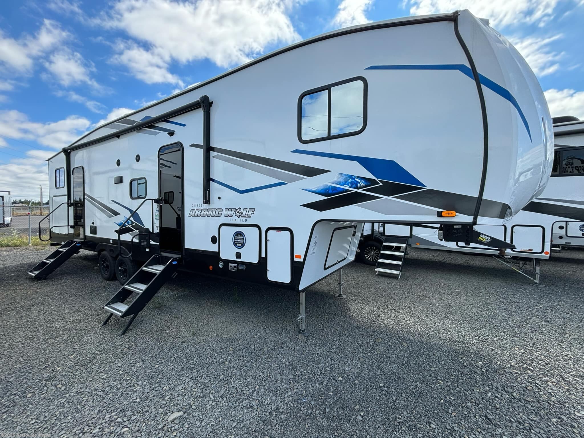 2024 Forest River Cherokee Arctic Wolf 321BH RV for Sale in Napavine ...